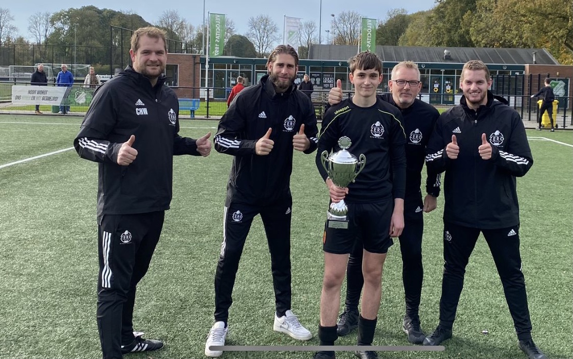 De keepers gaan op zondag ook tot het uiterste om een betere keeper te ...